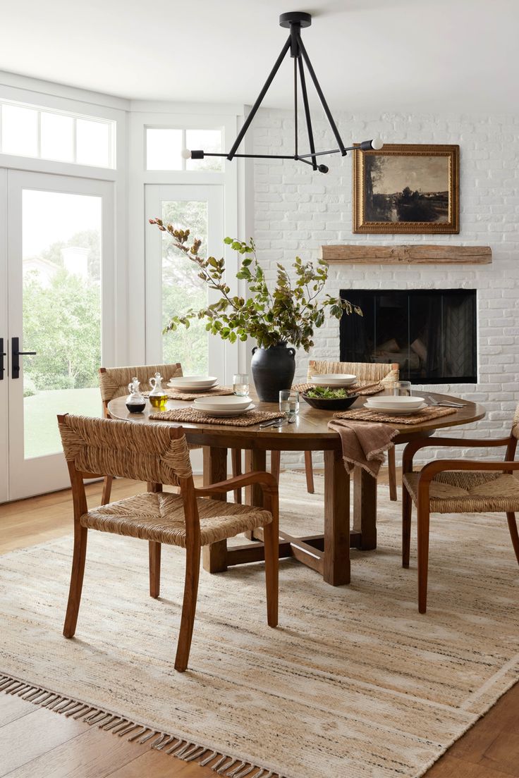 How to Choose the Right Rug Size for Your Dining Room